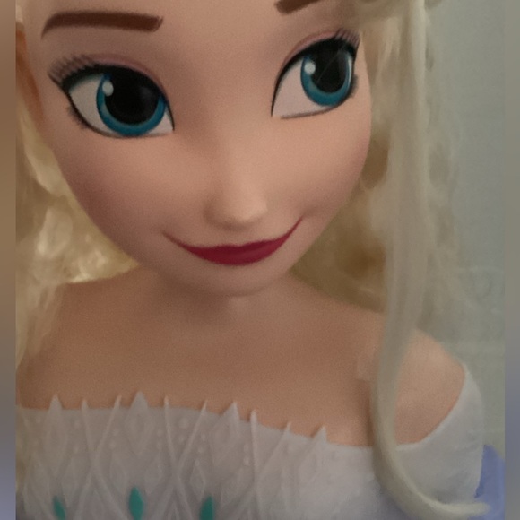 Disney | Toys | Disneys Frozen 2 Deluxe Elsa The Snow Queen Styling ...